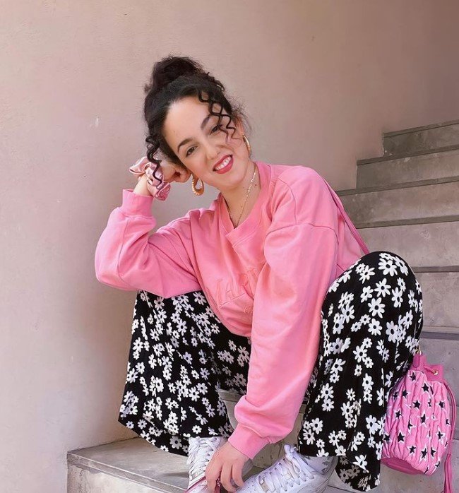 #39 Shera Kerienski Youtubeuse Tiktokeuse Instagrameuse Twittereuse ...